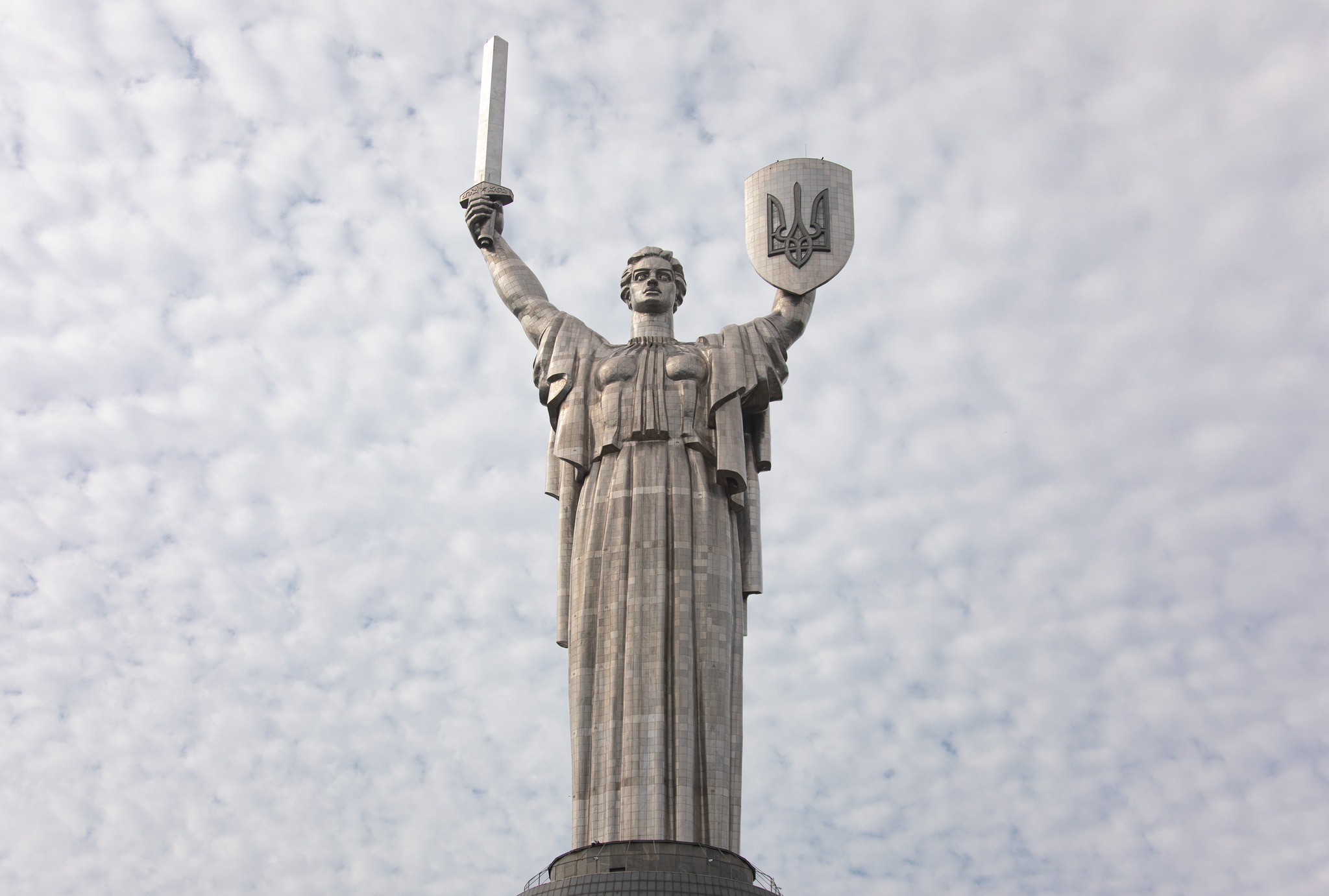 Хто і скільки заплатив за заміну радянської символіки на Тризуб на щиті